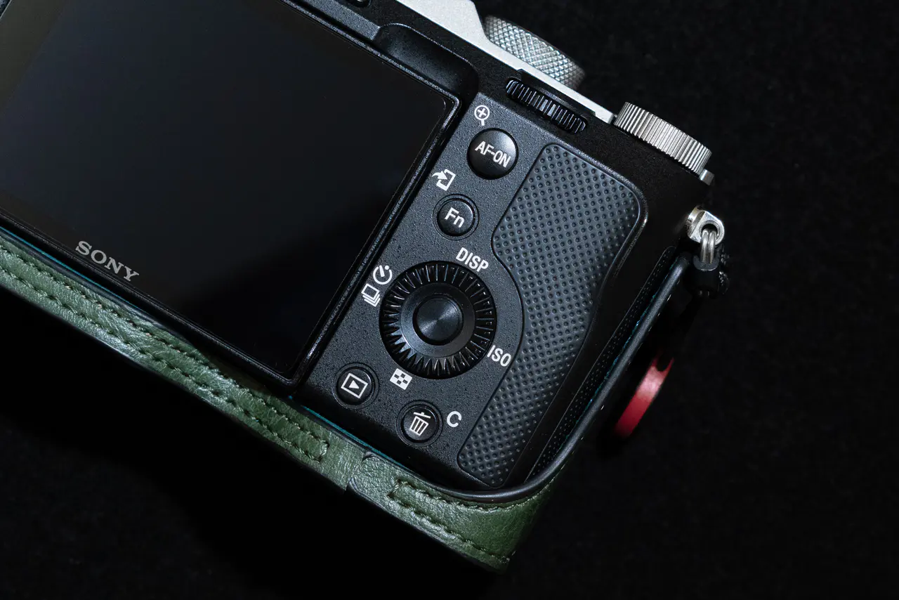 #選購 在大家搶著買a7C2時，我跑去帶了一台初代a7C回家 — 我的新朋友Sony a7C - 攝影板 | Dcard