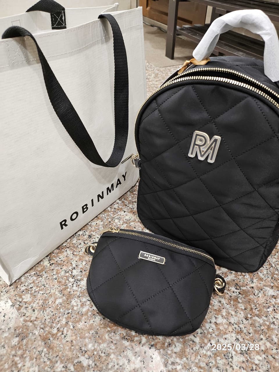 #我要賣 全新 ROBINMAY 菱格後背包 - 二手交易板 | Dcard