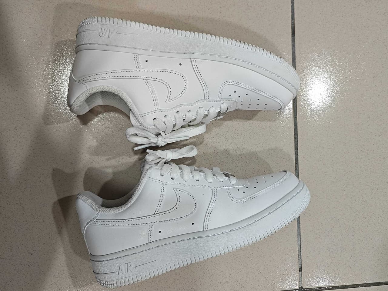 #我要賣 nike air force 1 全白 女鞋 23.5 - 二手交易板 | Dcard
