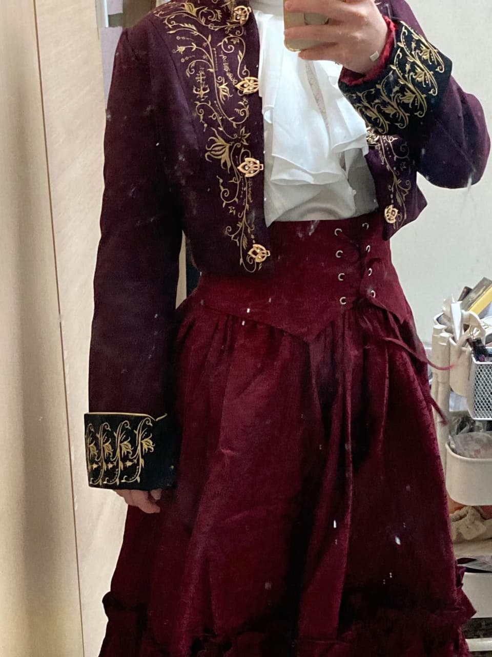 ZJ家 龍骨墓園襯衫+大航海全套 實穿 - 木木 (@dmlu) | Dcard