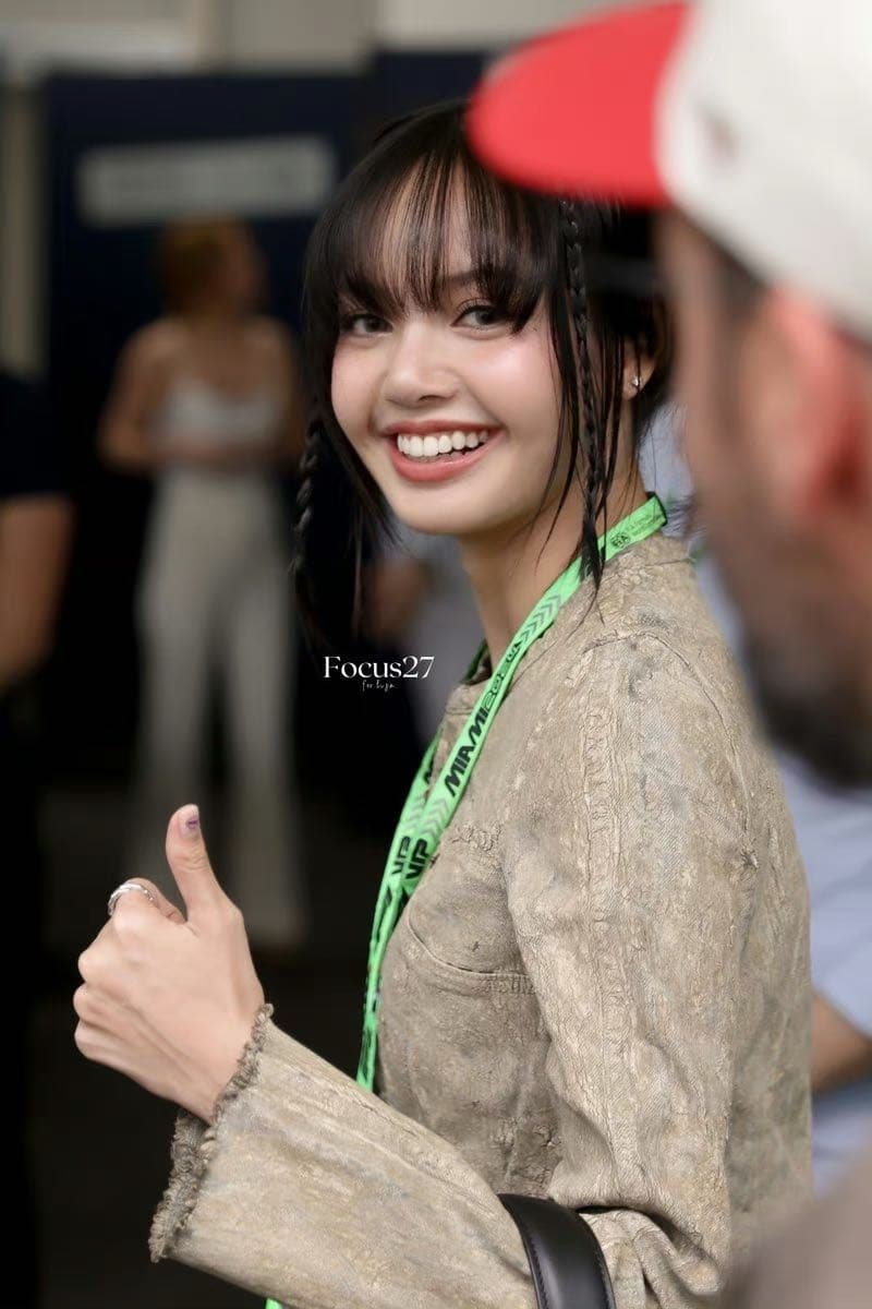 #分享 LISA出席F1邁阿密大獎賽一級方程式賽車賽事 - BLACKPINK板 | Dcard