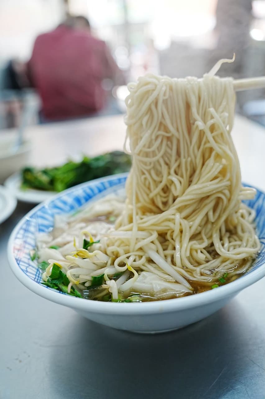 【高雄】三民區美食｜壕記陽春麵｜鹹香甘味的唰嘴麻醬麵！高雄人推爆的平價小吃！ - 吃貨白的美食日記 (@dd2473986) | Dcard