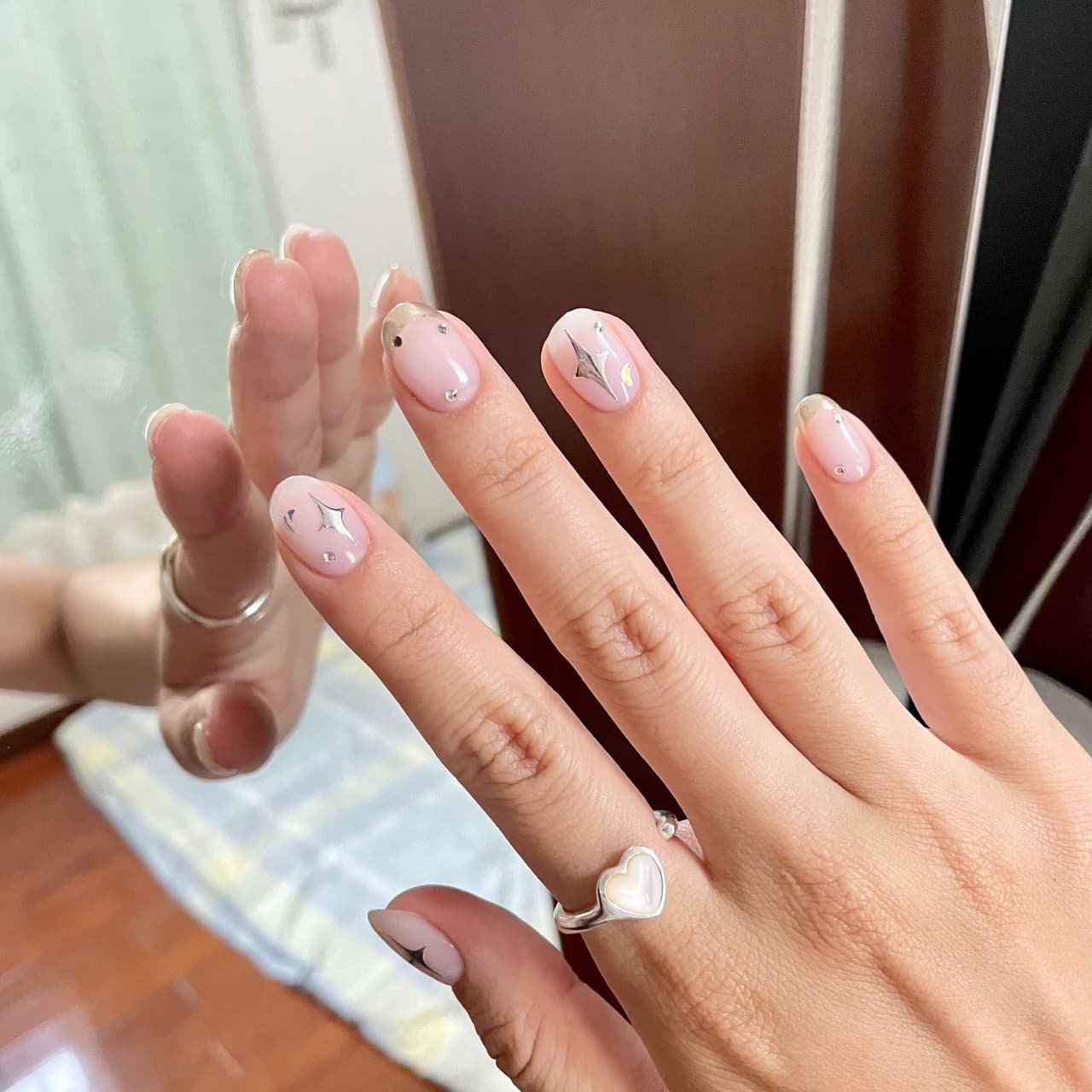 分享 裸色又引人注目的美甲☺️ 美甲板 Dcard