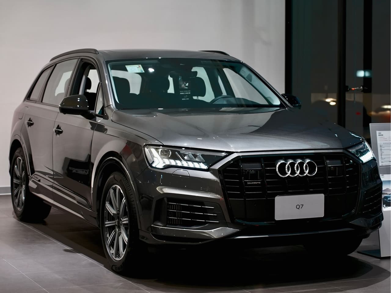 Audi Q7 實車照片分享 Samurai Grey - 汽車板 | Dcard