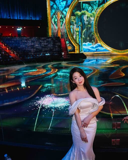 郭書瑤深夜放火！0肩帶「深溝北半球」絕頂身材外洩 邪惡視角被看光 - SETN三立新聞網 (@setn54) | Dcard