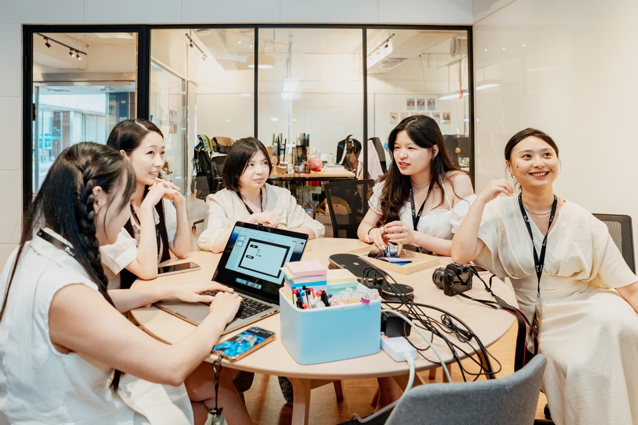 #活動直擊💫 Dcard ️怡麗絲爾ELIXIR圈粉文案實戰營 怡麗絲爾全新抗老修護精華🙌#光速精華🫧重磅公開呸姐Jolin保養新摯愛⁉️教你寫出共鳴感十足的好文案💗 - 美妝板 | Dcard