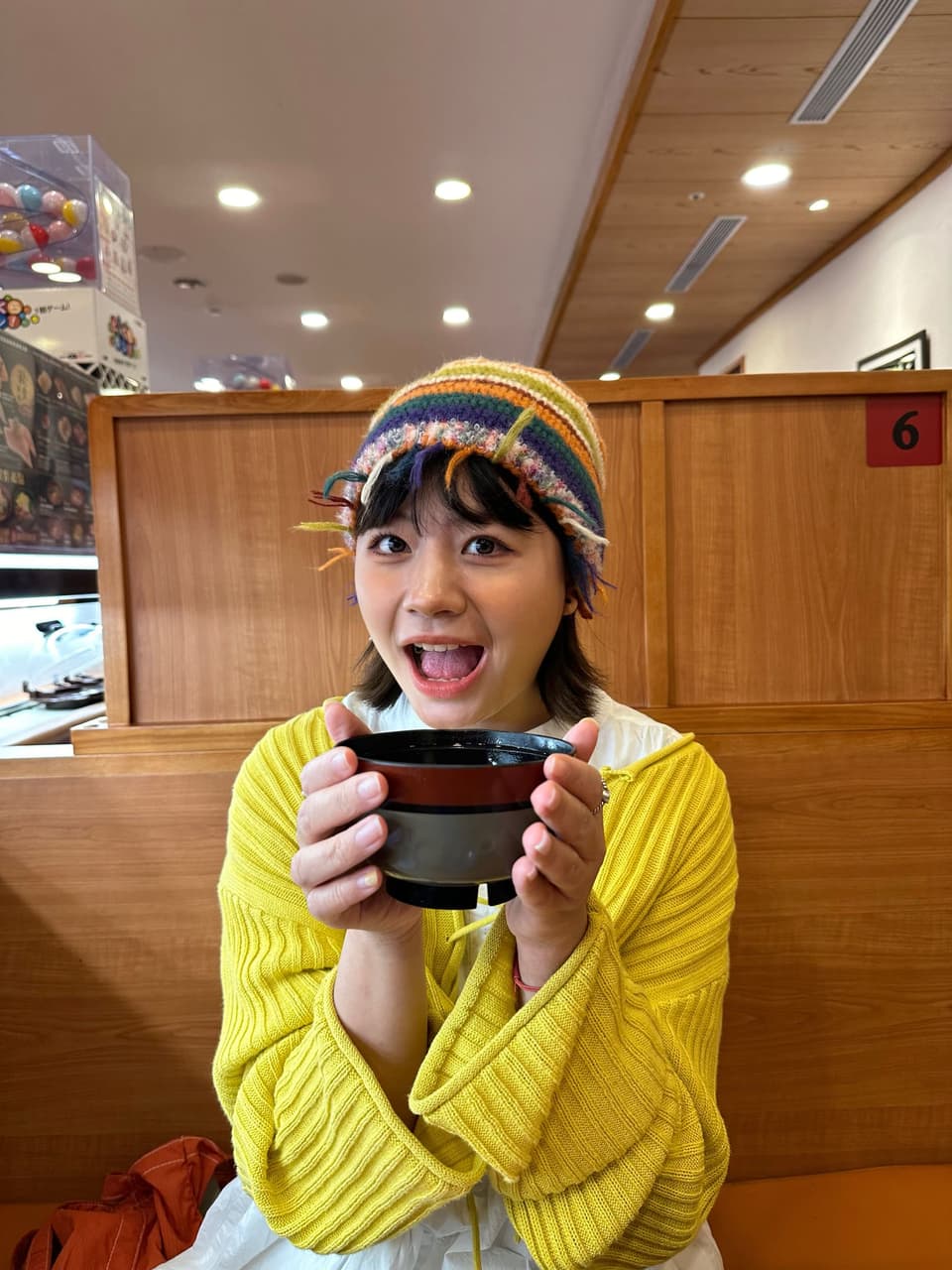 壽司店也能拍出元氣感照片🍊 - 小野芮 (@cerise_2002) | Dcard