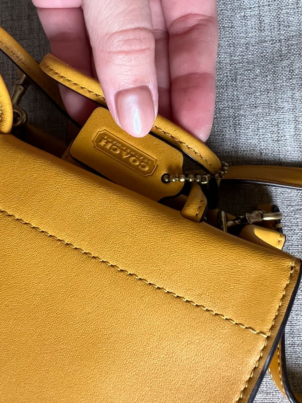 #我要賣 Coach 小托特斜背包 - 二手交易板 | Dcard