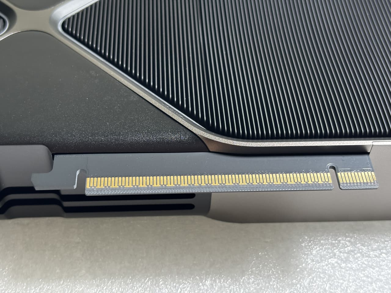 【開箱】「工業藝術品！小機殼不想錯過的愛卡～」NVIDIA GeForce RTX 5080 Founders Edition 創始版 - 3C板 | Dcard