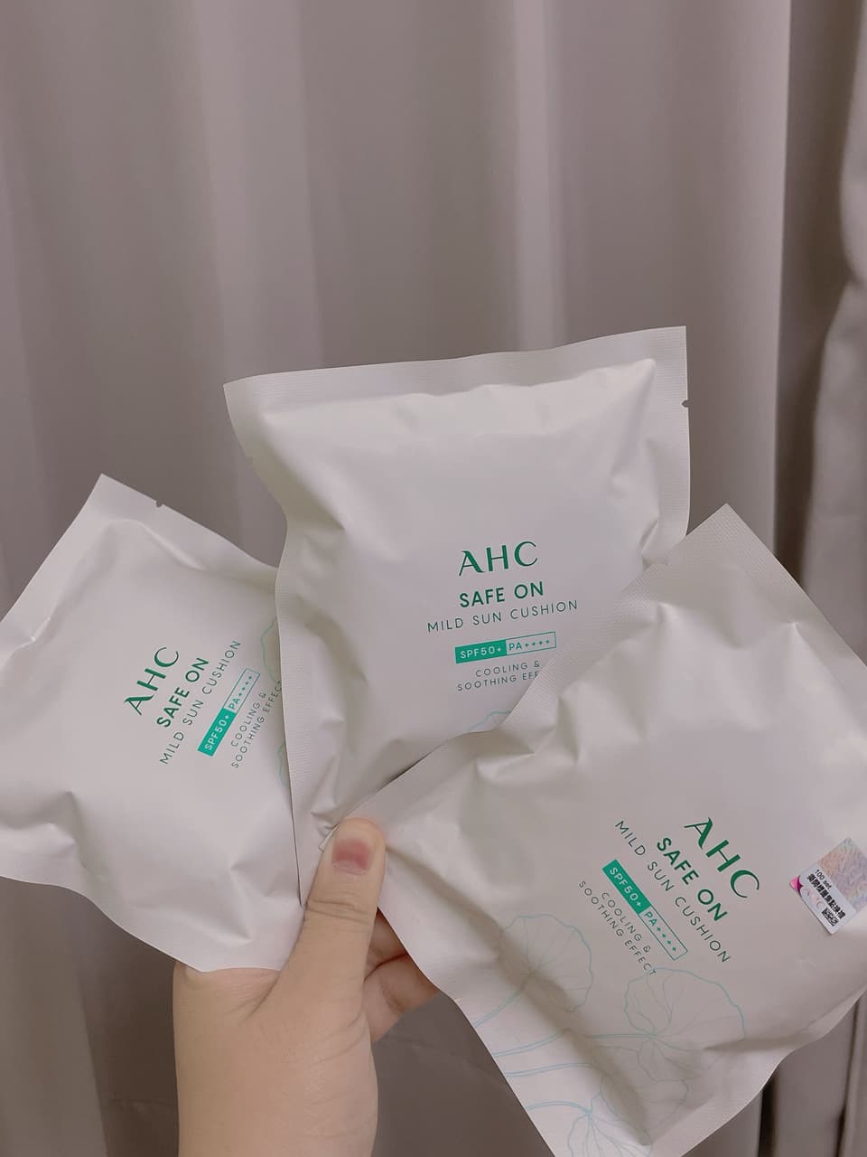 #開箱 #夏日避難所 AHC積雪草純物理涼感防曬氣墊不專業開箱🌞 - 美妝板 | Dcard