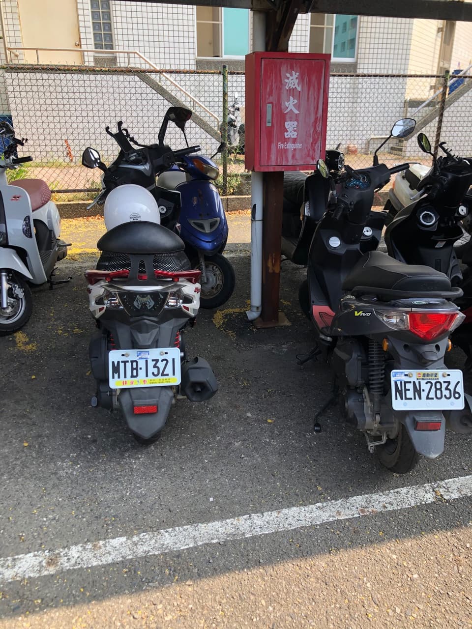 MTB-1321你的車被撞倒 - 嘉南藥理大學板 | Dcard