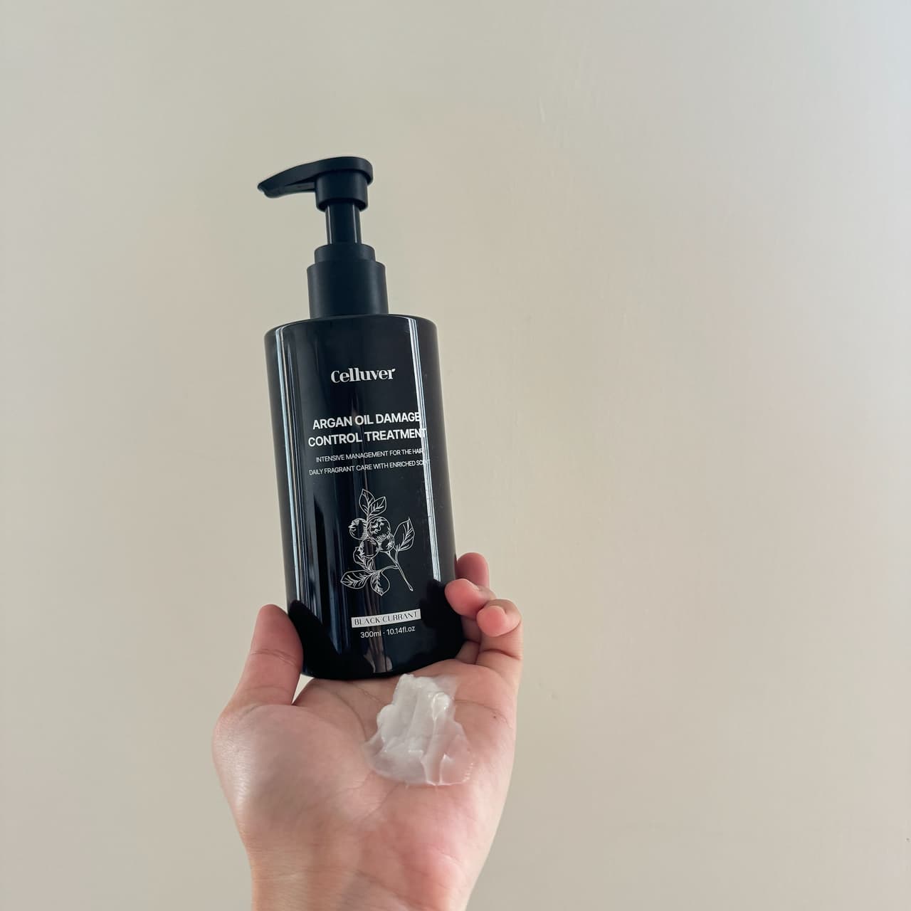 潤澤不假滑！輕鬆擁有光澤感髮絲 ｜Celluver瑟路菲 22氨基酸沙龍髮膜護髮素 - li-fei (@im_sally) | Dcard