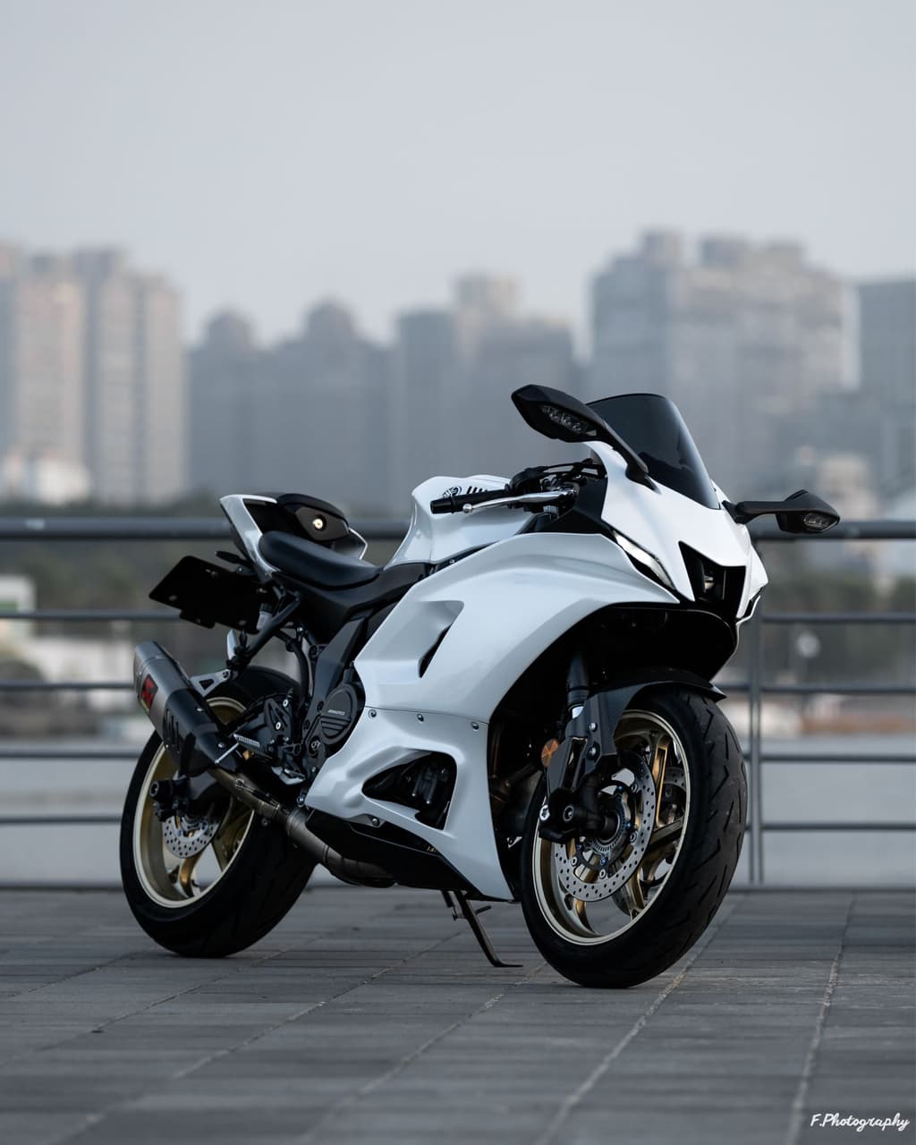 #紅牌 白色 YZF-R7 分身術 - 重機板 | Dcard