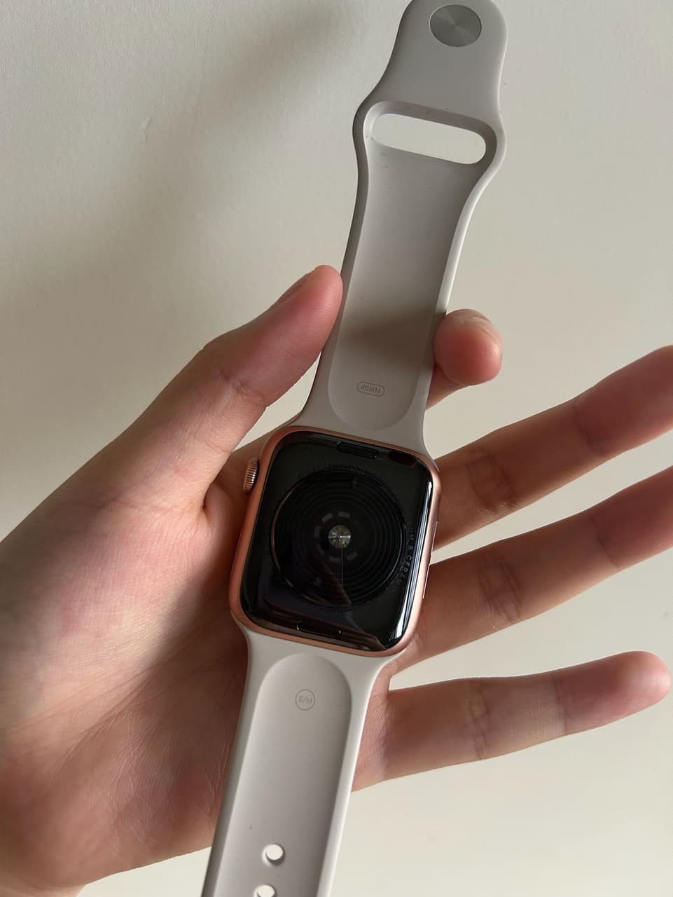 #我要賣 Apple watch SE 44mm - 二手交易板 | Dcard
