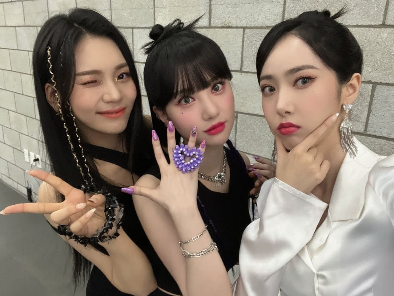 #分享 VIVIZ 2月9號今日正式出道 迷你一輯《Beam Of Prism》 - B279 留言 | Dcard