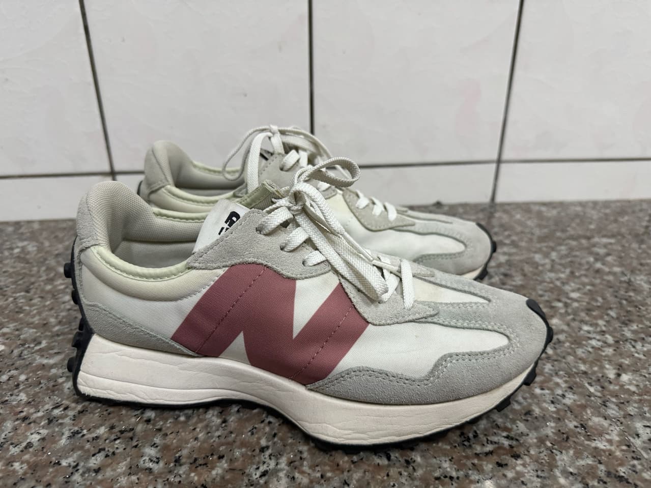 #我要賣 #我要賣 NEW BALANCE NB 327 休閒鞋 女鞋 - 二手交易板 | Dcard