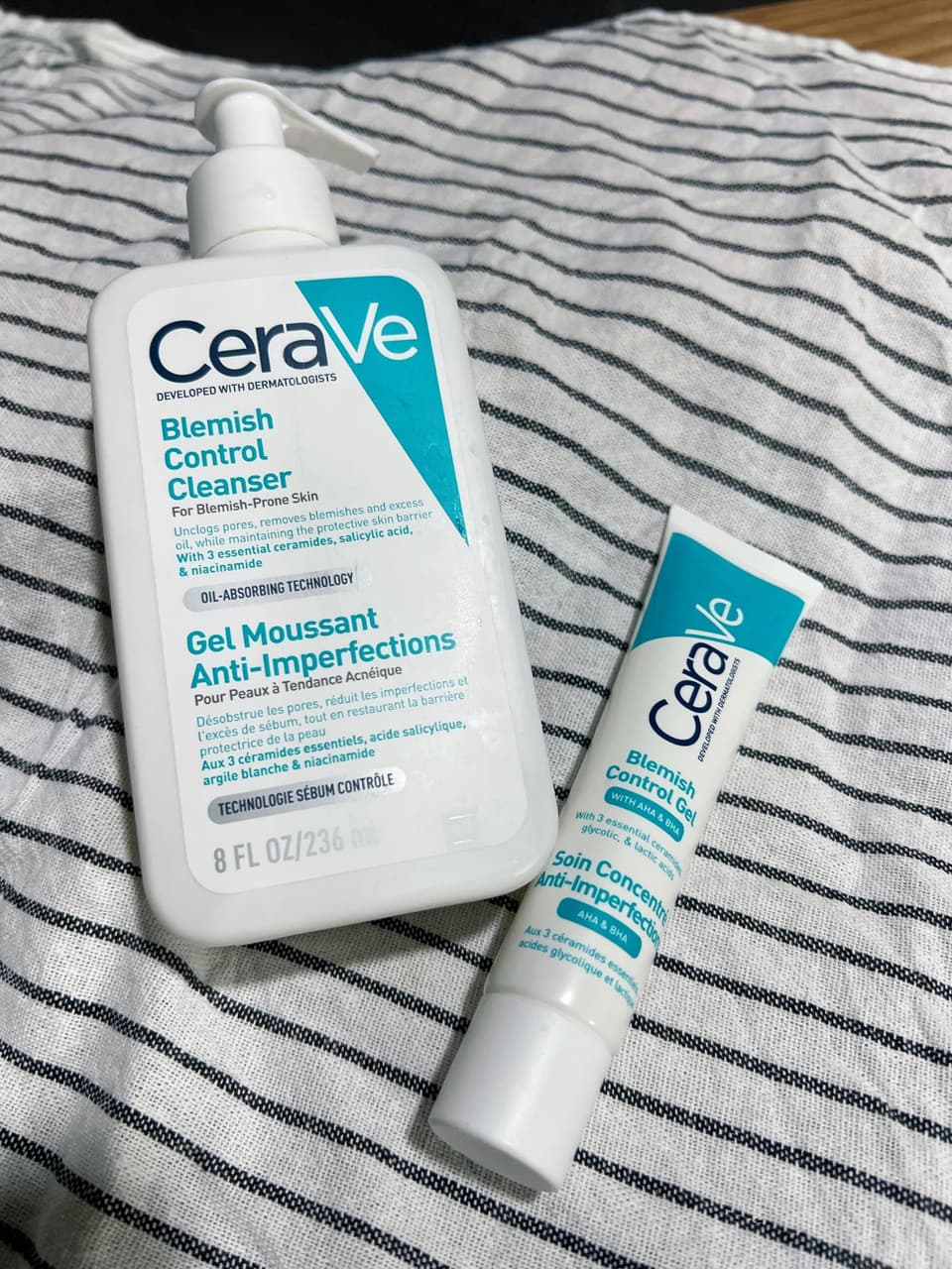 #分享 抑制小痘反覆長的CeraVe白泥洗面乳＋多重酸精華 - 美妝板 | Dcard