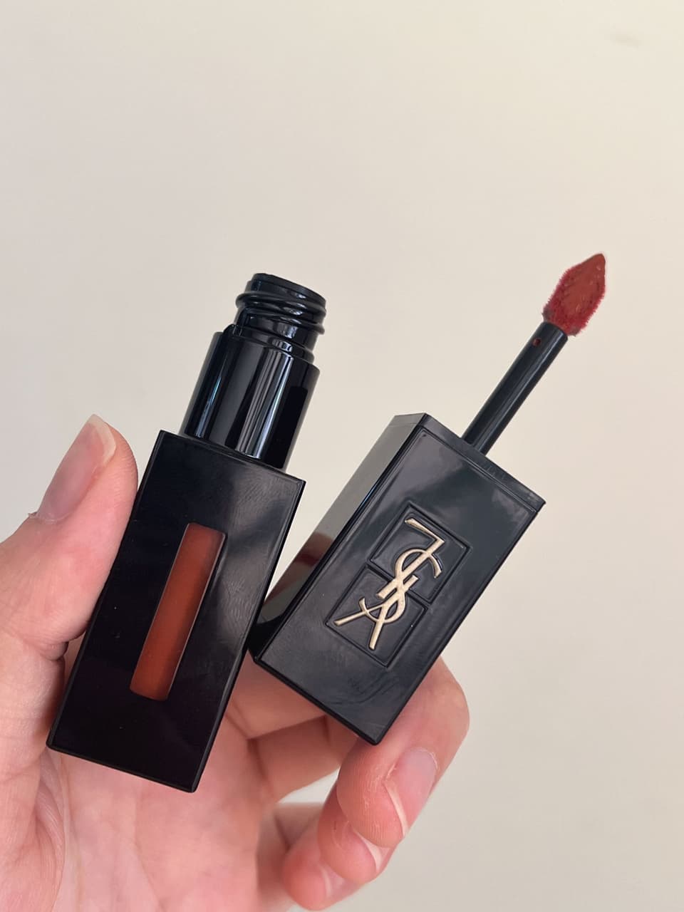 #試色 誰擦誰好看！不準有人不知道的YSL新品 黑管唇釉 - 美妝板 | Dcard