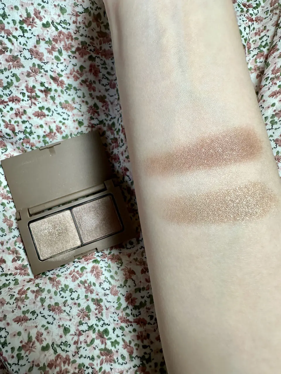 #分享 ettusais 艾杜紗 微暮絲絨雙色眼影 03、11、14 - 美妝板 | Dcard