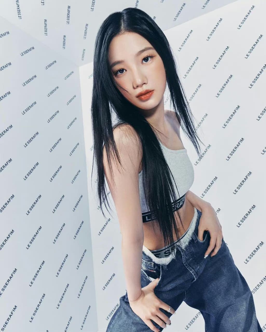 #情報 LE SSERAFIM 正規一輯 CONCEPT PHOTO #2 - DEWY SAGE - B28 留言 | Dcard