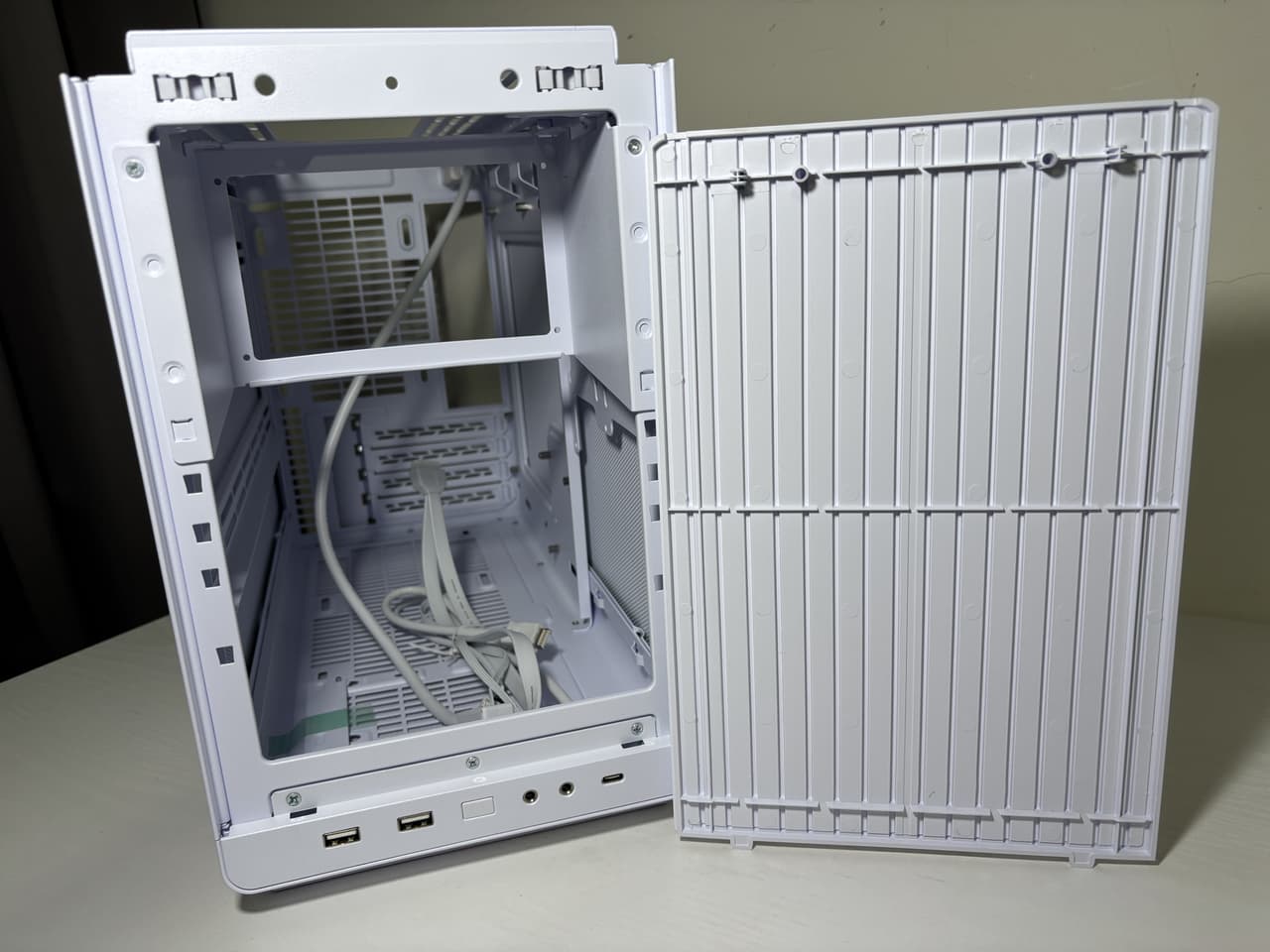 【開箱】「宿舍拯救者！」Lian Li 聯力 A3-mATX 機殼 - 3C板 | Dcard