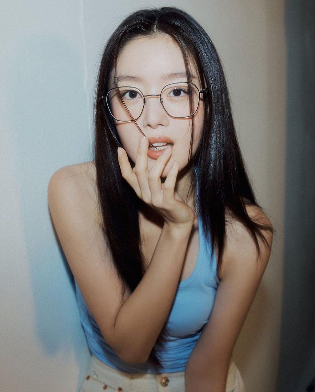 #分享 韓網HOT🔥最近流行的Y2K極客時尚眼鏡造型 - 追星板 | Dcard