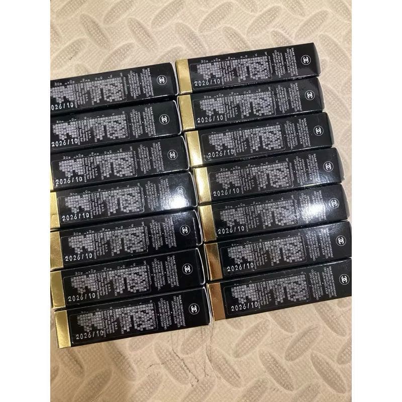 #我要賣 香奈兒chanel coco持色潤唇膏白管系列912/914/918 - 二手交易板 | Dcard