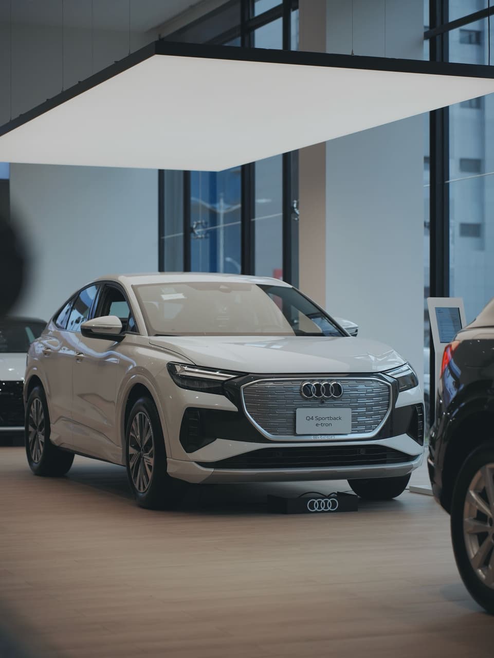 Audi Q4 Sportback e-tron 45 advanced 金屬冰川白 Glacier white - 汽車板 | Dcard