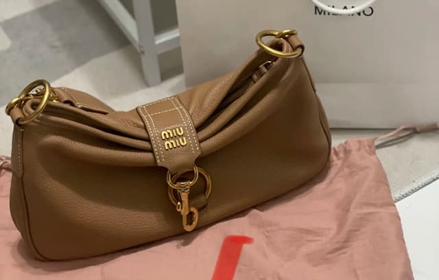 #問題 華泰名品城miumiu - 精品板 | Dcard