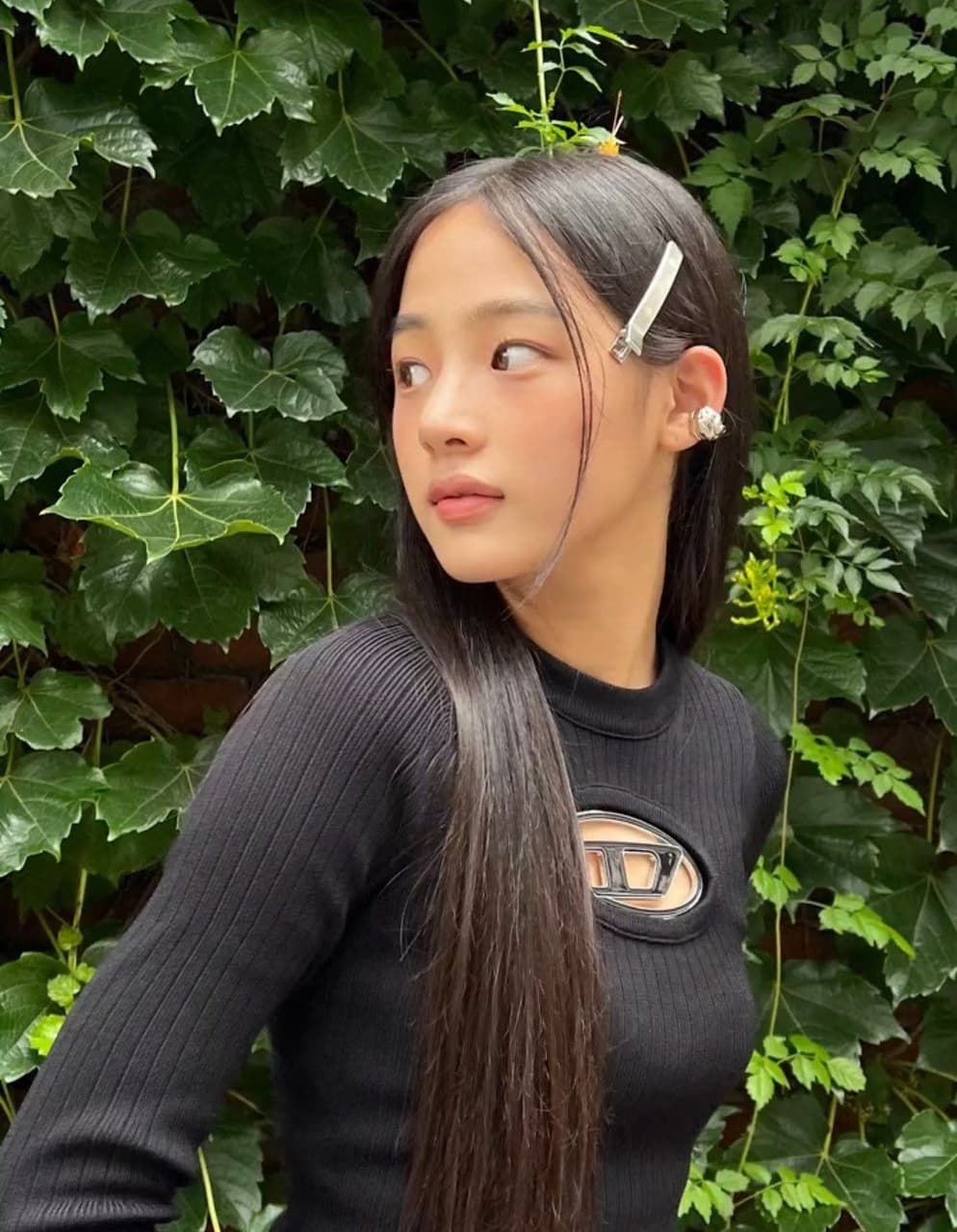 #分享 Diesel最近在女愛豆間火熱的D字鏤空設計！ - 追星板 | Dcard