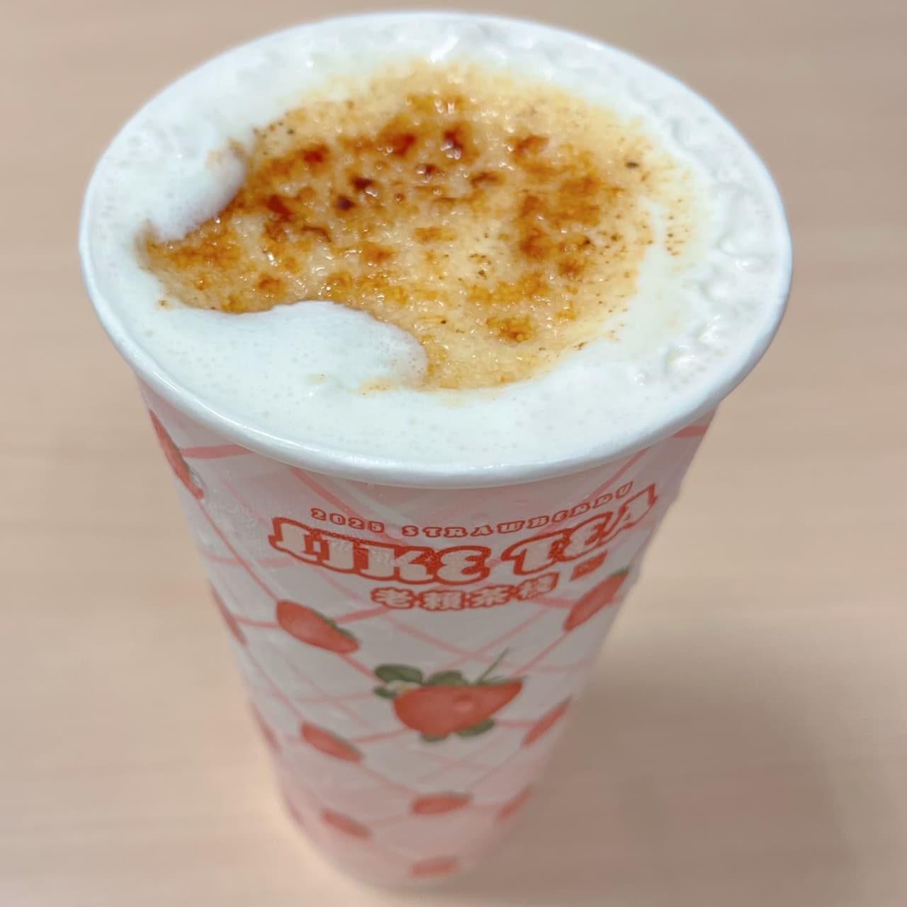 【老賴茶棧】新品開箱｜烤糖奶蓋 x 草莓奶綠 = 完美搭配！老賴新口味太好喝了吧💗💗💗 - 美食板 | Dcard