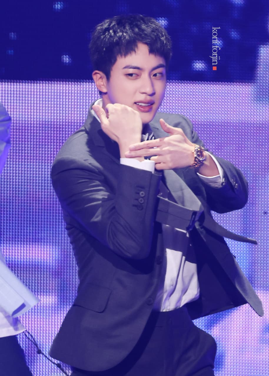 #分享 #𝘁𝗵𝗲𝗾𝗼𝗼熱門 在韓國跟海外的粉絲間全都反響爆發的防彈𝗝𝗶𝗻的𝗽𝗼𝘀𝗲 - BTS板 | Dcard