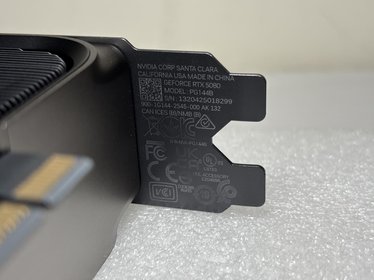 【開箱】「工業藝術品！小機殼不想錯過的愛卡～」NVIDIA GeForce RTX 5080 Founders Edition 創始版 - 3C板 | Dcard