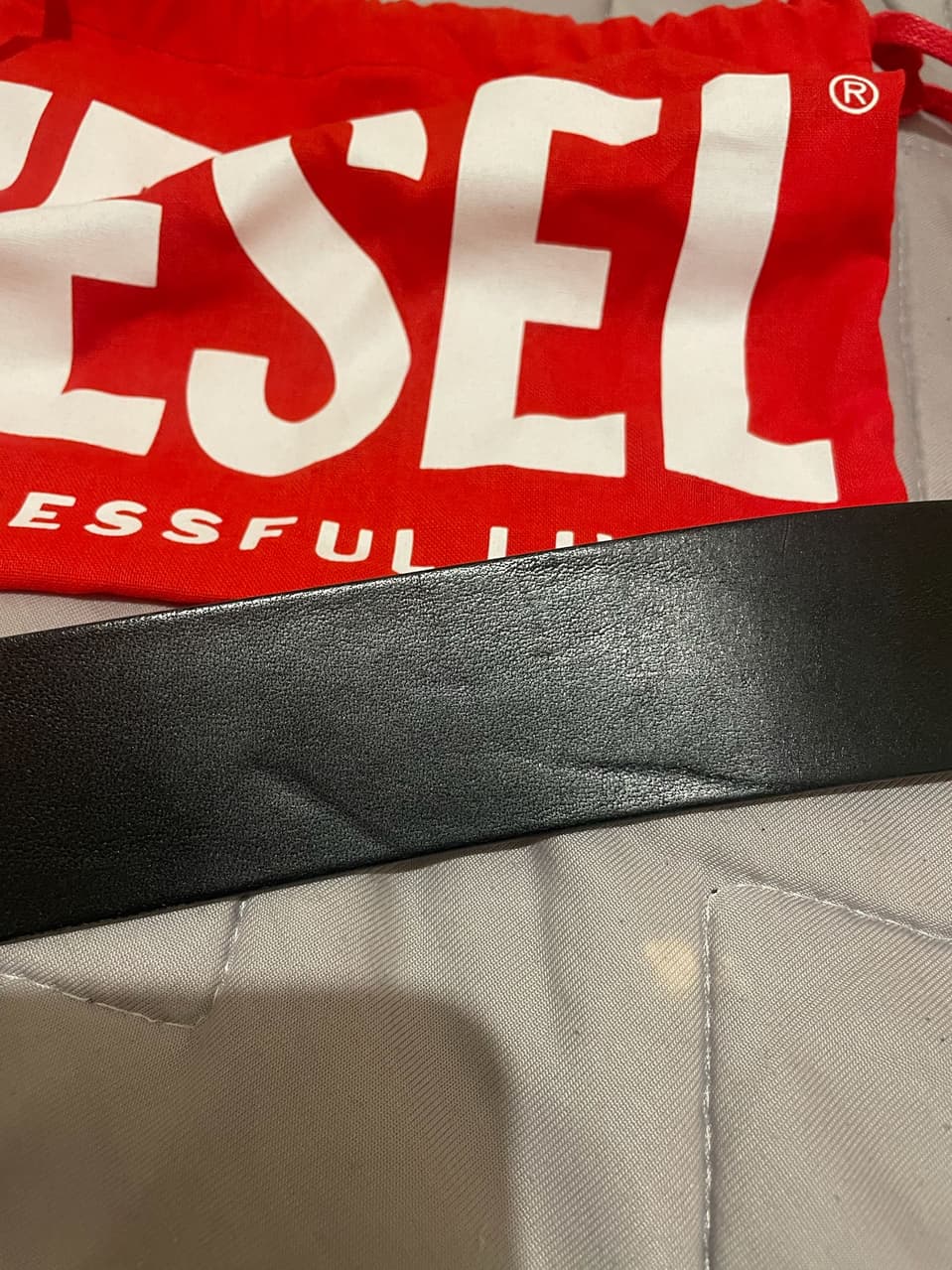 #我要賣 Diesel 亮面標皮帶（可小議） - 二手交易板 | Dcard