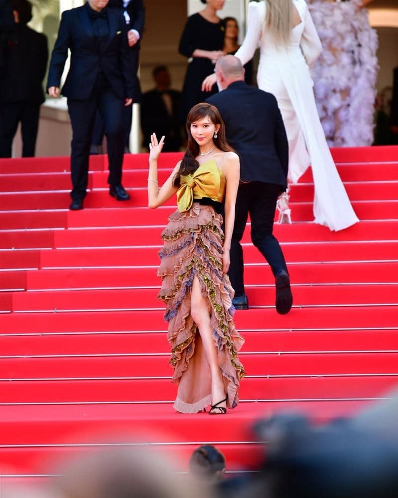 林志玲棄車奔馳街頭 50歲近照曝光！網震驚讚：美到像少女 - SETN三立新聞網 (@setn54) | Dcard