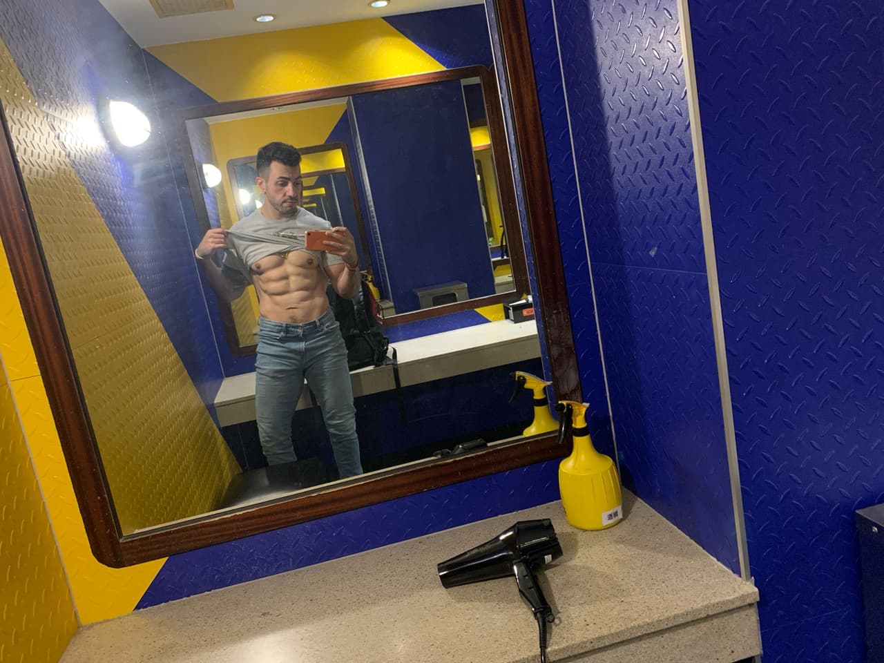 腹肌哥 (@gmsephs) | Dcard