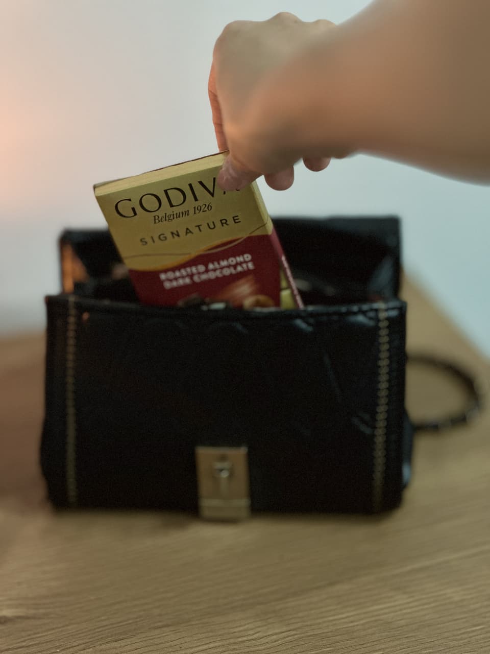 GODIVA頂級巧克力 療癒午後時光 - 哈囉我是葉太太 (@couple__ya) | Dcard