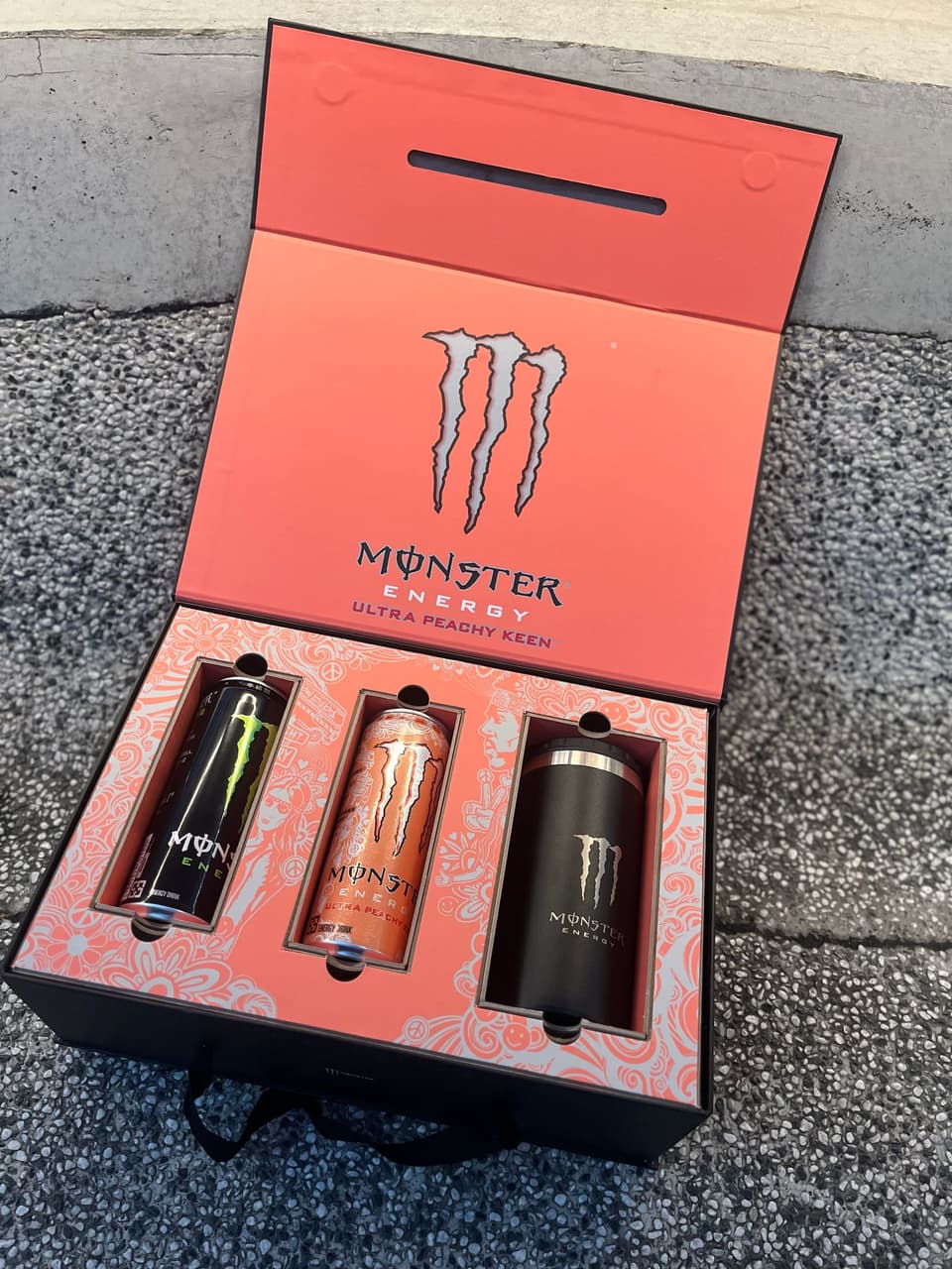 #開箱 Monster Energy 限量禮盒 街頭風搭配水蜜桃的浪漫 - 美食板 | Dcard