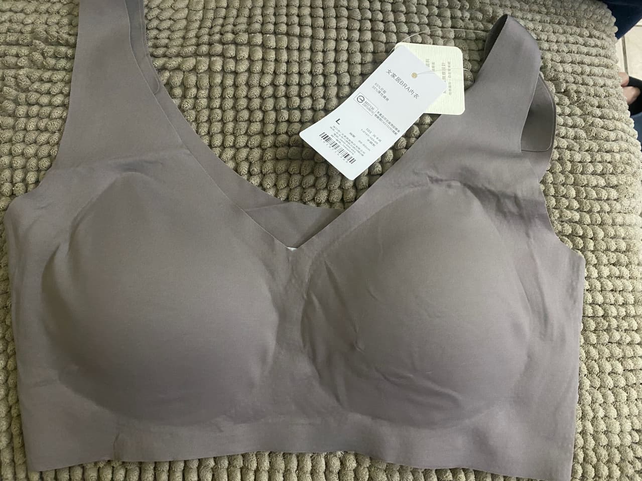 #我要賣 全新NU V 保暖外套220-290、BRA 雲朵內衣一件120！ - 二手交易板 | Dcard