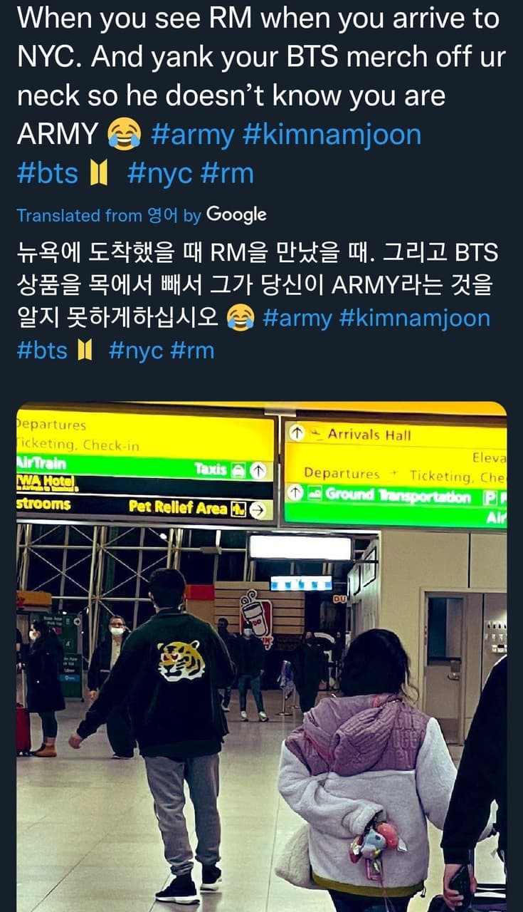 在紐約機場發現防彈RM後 把周邊藏在身後的粉絲 (feat. V) [theqoo] - 葵花田 (@archive_7) | Dcard