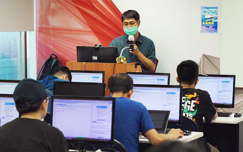 🔥聯成電腦得獎快訊：推動程式教育，培育逾千人才不遺餘力🔥 - 職場萬事通🔍🌟 (@lccnet_official) | Dcard