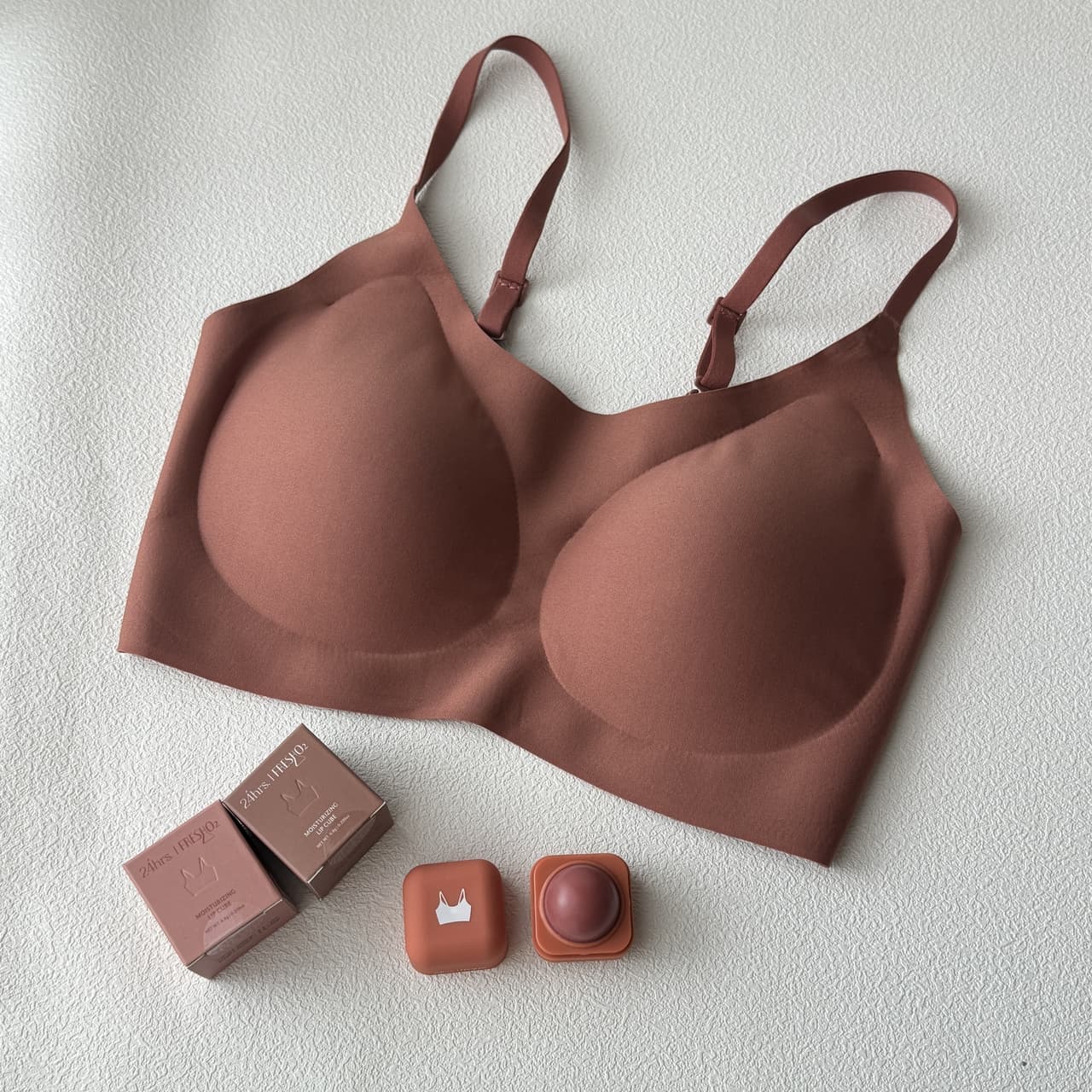 #無痕內衣推薦🍂24HRS失憶內衣💖女生必備の超無感的無鋼圈內衣💕 - 芝芝｜購物芝旅 (@hannee) | Dcard