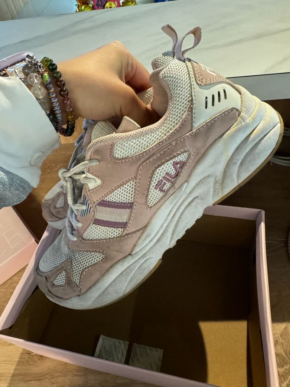 #已贈出 Fila粉色女鞋23.5 - 贈物板 | Dcard