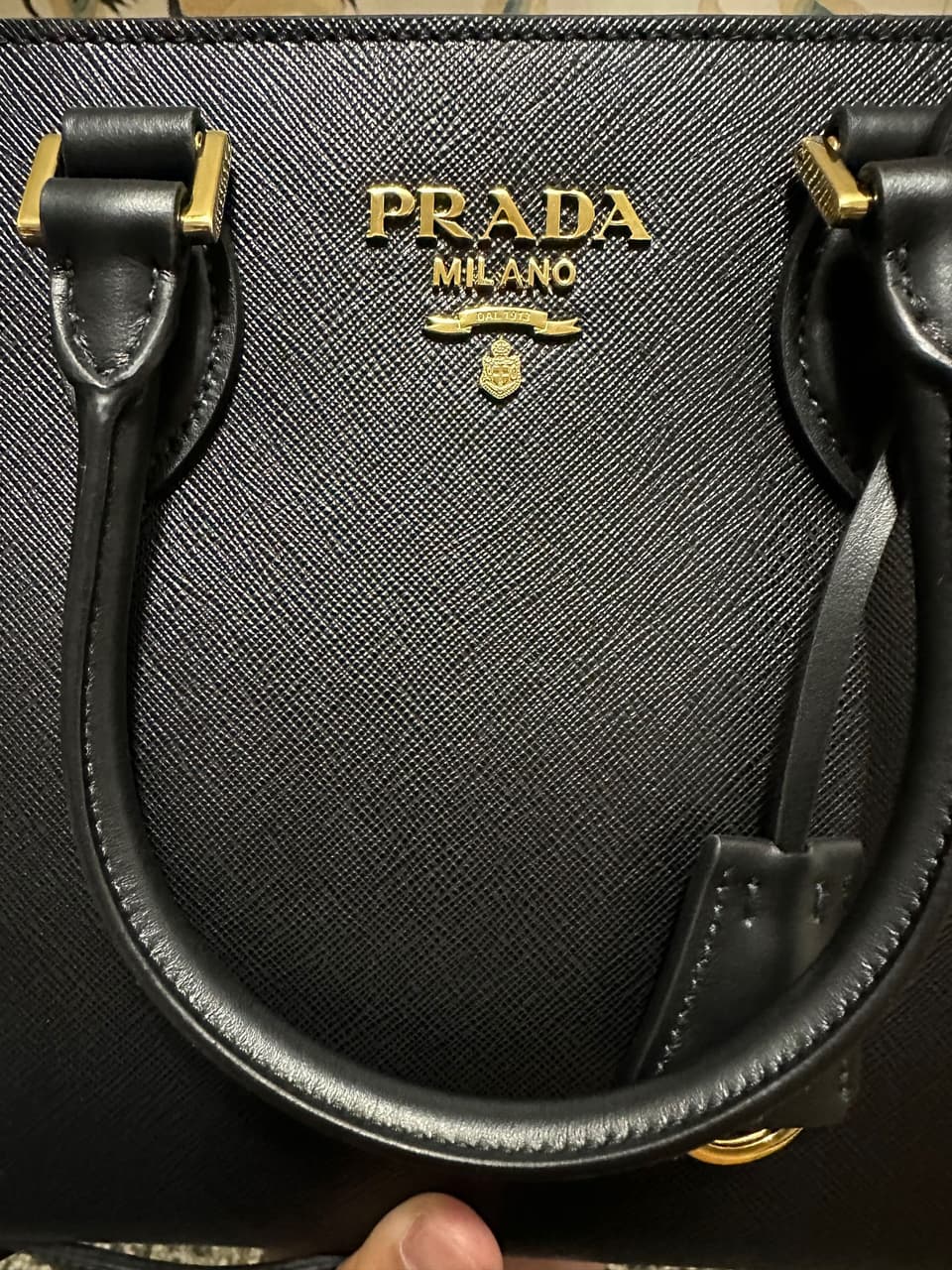 #分享 華泰購入Prada側背手提包及Burberry運動鞋 - 精品板 | Dcard