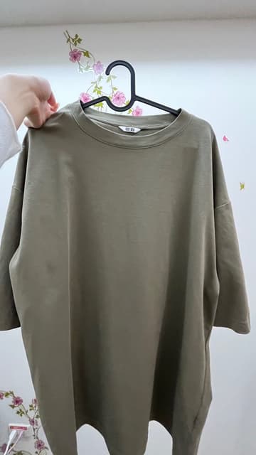 ユニクロトップへuniqlo 的素t - 網路購物板 | Dcard