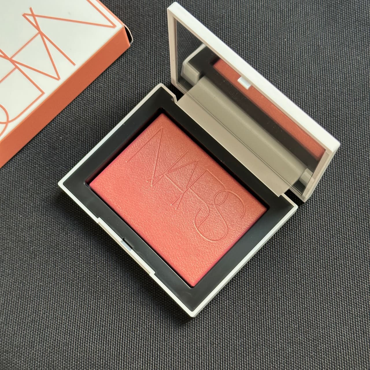 #情報 NARS純白秘境限量版包套🎁 - 美妝板 | Dcard