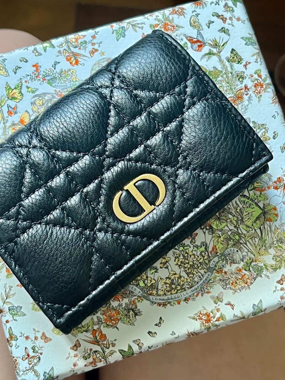 #我要賣 #我要賣 #我要賣 全新Dior Caro glycine錢包 - 二手交易板 | Dcard