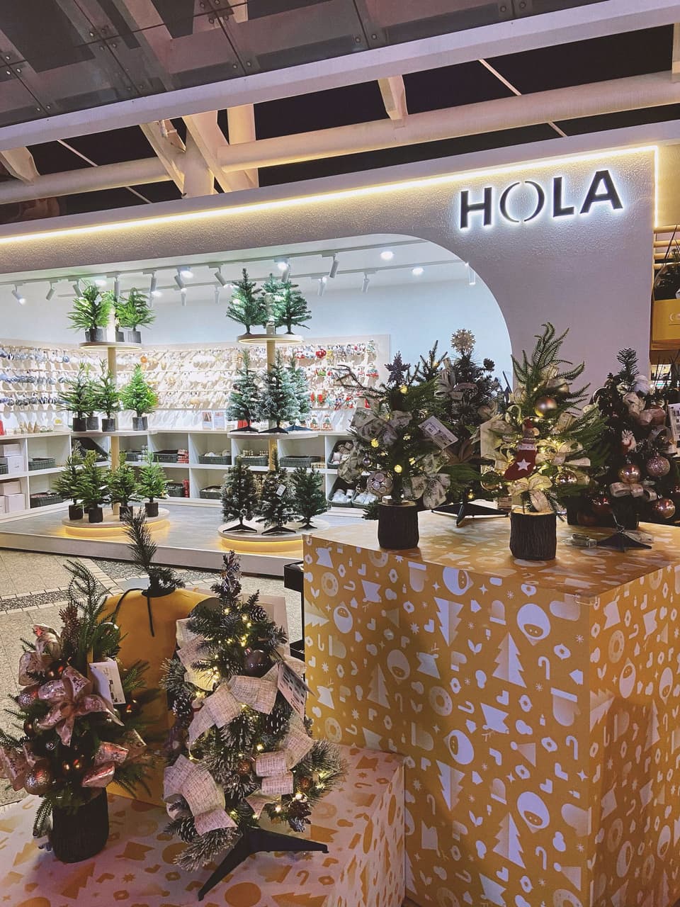 「HOLA聖誕小樹製造所快閃店」開箱！#文末抽獎(已結束) - 遊台灣。趣旅行 (@sandy_1995) | Dcard