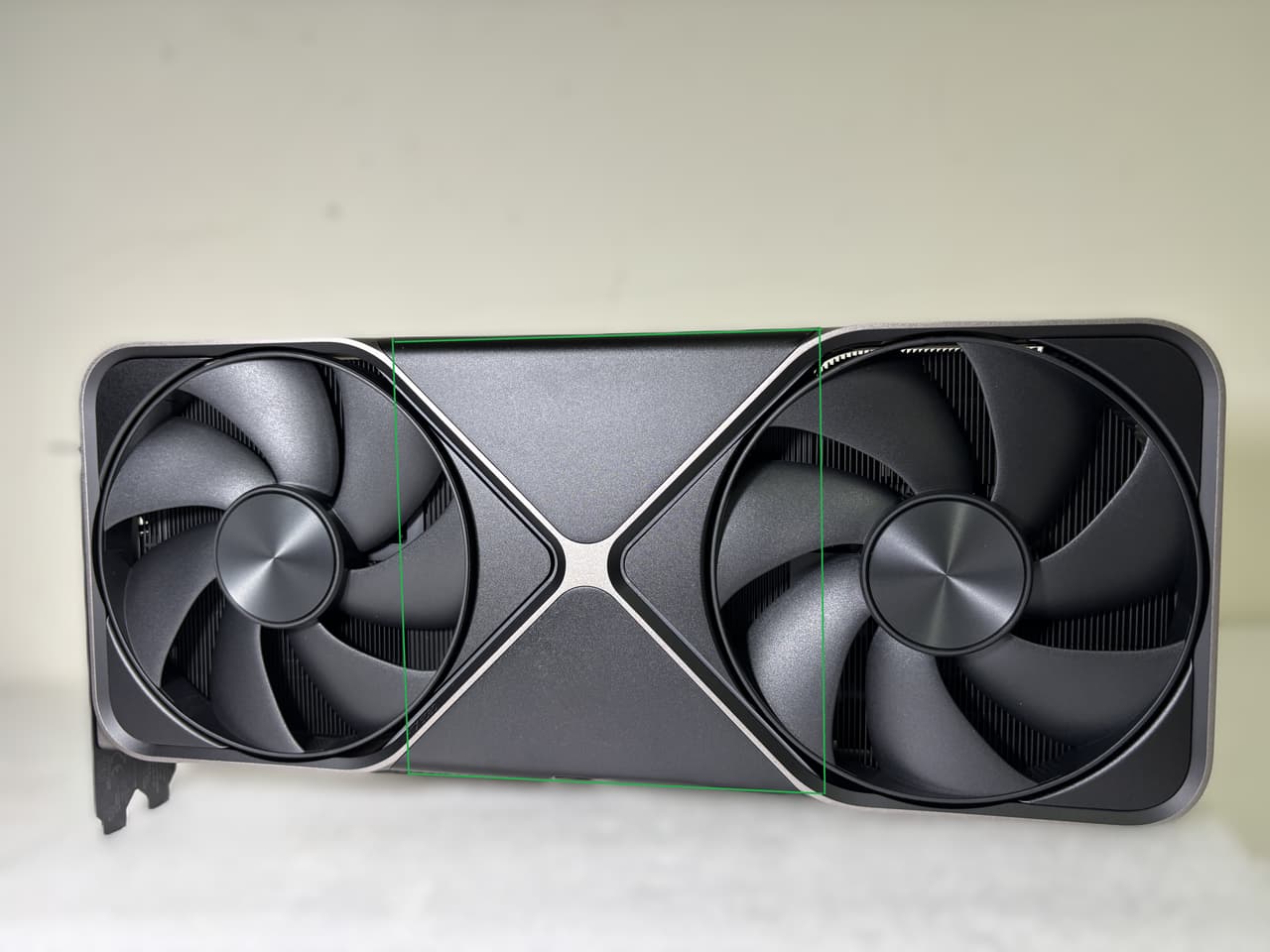 【開箱】「工業藝術品！小機殼不想錯過的愛卡～」NVIDIA GeForce RTX 5080 Founders Edition 創始版 - 3C板 | Dcard