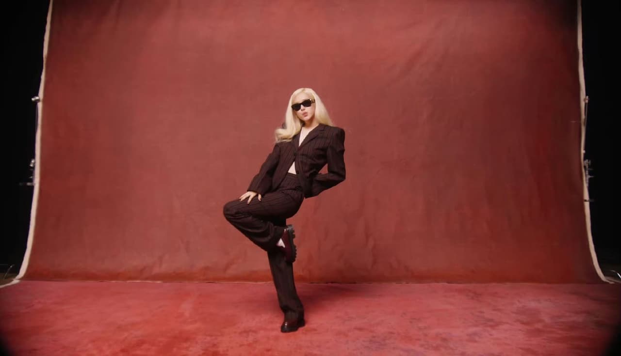 #分享 ROSÉ出演SEXYY RED與BRUNO MARS新歌《Fat, Juicy & Wet》MV - BLACKPINK板 | Dcard